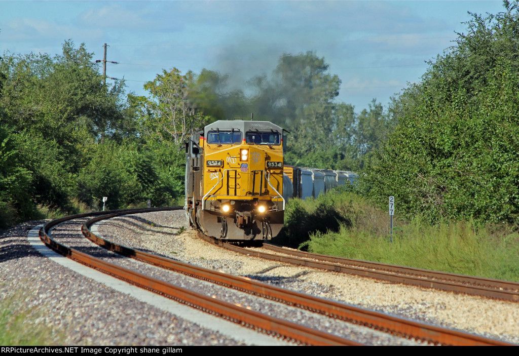 UP 9534 leads a SB FREIGHT with a kcs 2nd out.